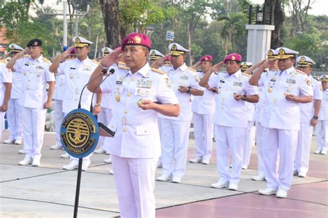 Sambut HUT Ke 78 TNI AL Gelar Upacara Dan Tabur Bunga Di Taman Makam