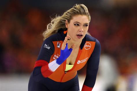 Worlds Hottest Speed Skater Goes Pantless In Stunning Figure Hugging