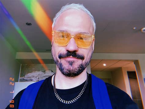 Daniel Dobosz Znany Z Tvp Aktor Dokonał Coming Outu Przez Lata Miał Narzeczoną Rozrywka Wprost