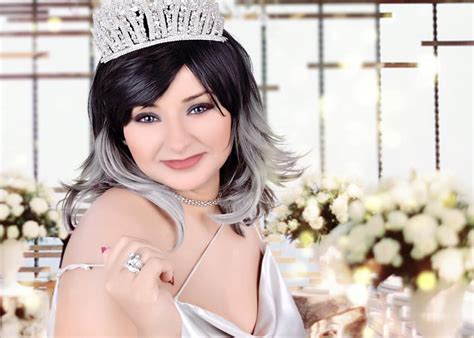 20 صورة دينا انور عارية الصدر والسيقان بفستان فضي لامع مثيرة قصص عارف