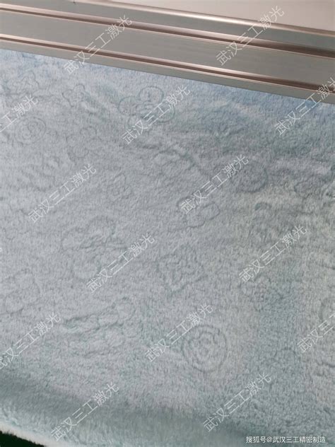 服装面料激光烧花新工艺 大门幅布料激光烧花机 搜狐大视野 搜狐新闻