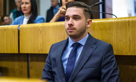 Arnel Isak Bi Mogao Da Zasjeni Novalića Po Hit Izjavama Zastupnik Zajedno Sa Svojim