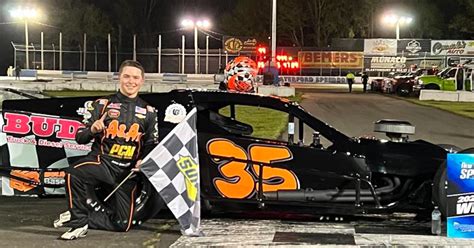 Andrew Molleur Tops Sk Modifieds At New London Waterford Speedbowl