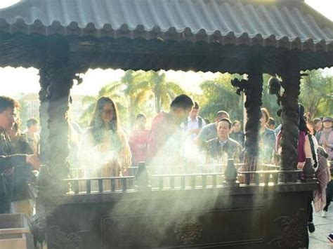 女性去寺庙烧香拜佛，这些话千万不要说
