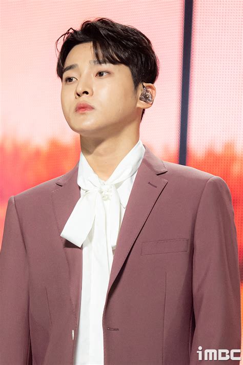 포토 성리 이 계절의 강을 지나