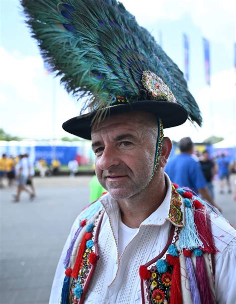 Poza 7 România Inventivă Cele Mai Extravagante Apariții Din Tribune