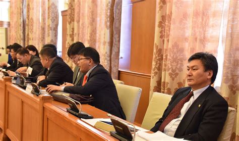 Сайд нар чуулганы танхимд тусгайлсан суудалтай болно