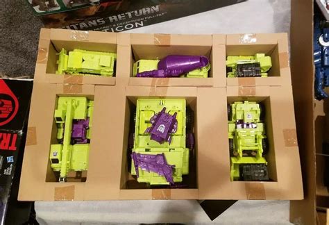 Transformers Titans Return Fortress Maximus Metroplex Trypticon