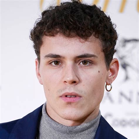 Arón Piper 10 Fakten über Den “elite“ Star Bravo