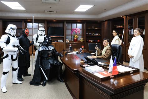 驚喜國際星戰日化身絕地武士 陳其邁歡迎遙遠銀河系朋友到訪高雄
