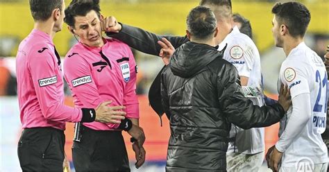 اعتداء وحشي على حكم في الدوري التركي رئيس ناد لكمه على