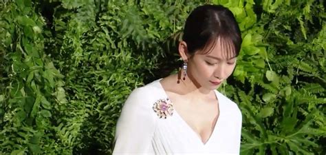 『女優·吉岡里帆』胸の谷間sexyドレス 芸能eacs 芸能記事が湧き水のように湧いてきます[eacs]entertainment Articles Come In Like