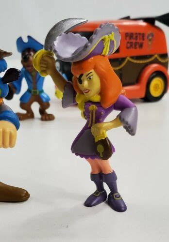 Scooby Doo Pirate Crew Mystery Machine And Shaggy Velma Daphne Fred