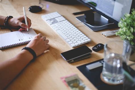 무료 사진 기술 노트북 컴퓨터 책상 컴퓨터 키보드 사무실 손 작업