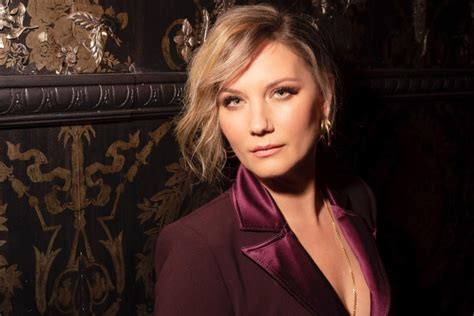 Jennifer Nettles Releases New Album Of American Songbook Classics