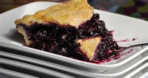 The {best} Blueberry Pie Recipe • Pie Of Batter And Dough