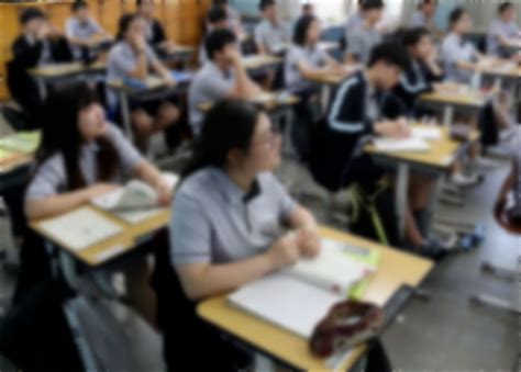 성추행 당한 여학생 앞에서 영상 보여주며 성폭력 예방교육 한 학교 인사이트