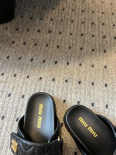 Шлепанцы женские Miu Miu купить за 5535 грн в магазине Ukrfashion Товары бренда Miu Miu Лучшее