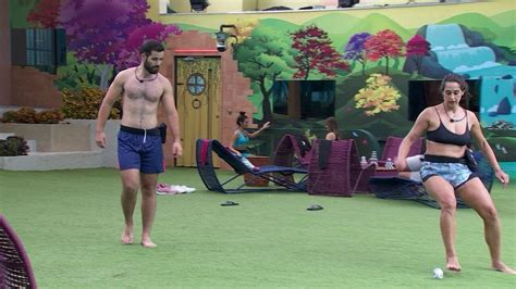 Deniziane E Matteus Jogam Futebol No BBB Dentro Da Casa Gshow