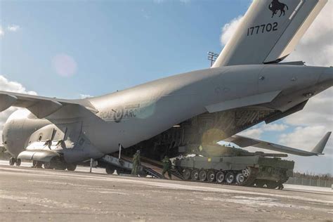 Перший Leopard Україні надіслала Канада ФОТО ВІДЕО