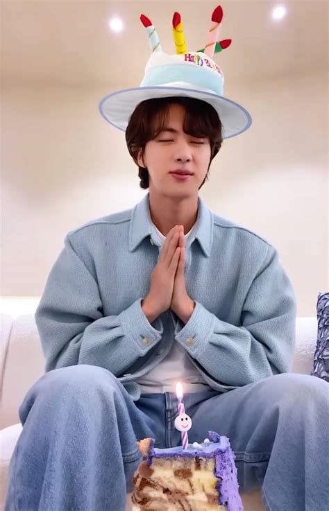 Bts Community Posts To Jin 석진아 오늘도 수고했어 그리고 생일 축하해♥♥♥ 31번째 생일을 어떻게