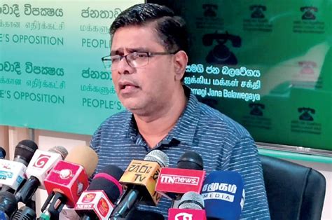 අනුර දැන් තනිවෙලා වල් අලි එළවන්න සීපද කියන තැනට වැටිලා ඉවරයි මුජිබර්