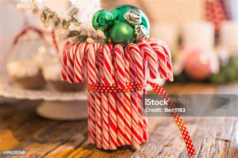 샷 강림절 화관 Baubles 및 촉광 2015년에 대한 스톡 사진 및 기타 이미지 2015년 가문비나무 강림절 Istock