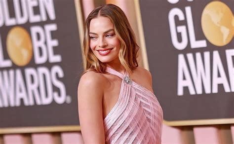 Margot Robbie Y Su Estilo Barbiecore En Los Globos De Oro
