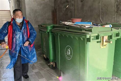 游仙区石马镇开展清洁消毒志愿服务活动，确保公共区域无死角传播工作仁爱