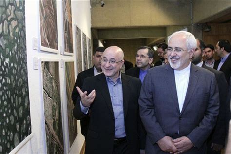 ظریف از نمایشگاه عکس ایران از چشم‌های هما دیدن کرد پایگاه خبری وزارت