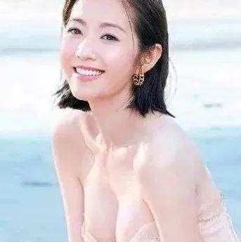 陈自瑶胸降红隧陈山聪带囝囝去游水二头肌抢Fo 广告 身材 游泳