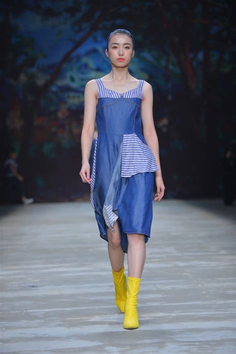 Tencel 陈闻 2019春夏高级成衣发布秀 Beijing Spring 2019 天天时装 口袋里的时尚指南