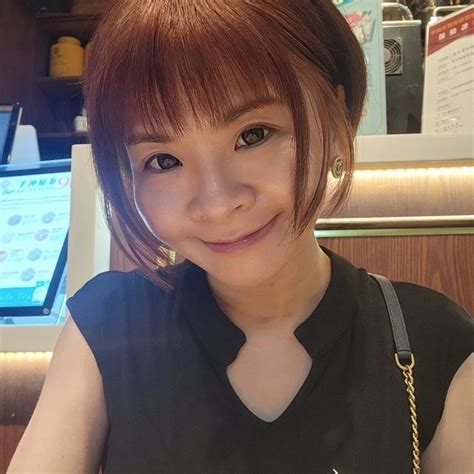 男人越愛你越會有的小動作 1 有事沒事找你聊天 2 自然的牽著你的手 3 總想抱抱你 4 把有關你的事情寫在備忘錄裡 5 總是親不夠 6 看到你跟異性聊天 會要脾氣 7 在你面前