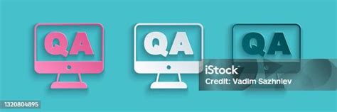 파란색 배경에서 격리된 질문 및 답변 아이콘이 있는 용지 컷 스피치 버블 Q 및 기호 Faq 기호 채팅 음성 거품 및 차트 종이