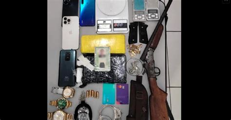 Chapada Policiais Apreendem Drogas Armas De Fogo Celulares E Outros