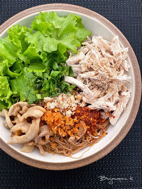 เส้นหมี่คลุก And ไก่ฉีก อาหาร การทำอาหาร สูตรการทำอาหาร