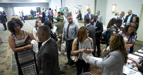 Weekly Jobless Claims Fall Points To Strengthening Labor Market