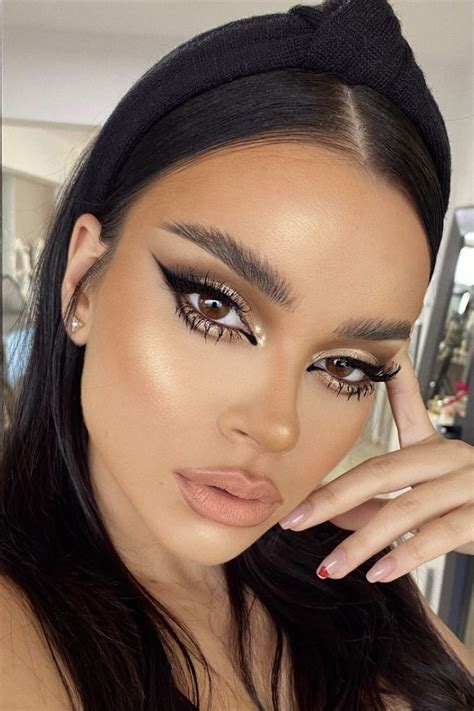 How To Do Perfect Cat Eye Makeup Your Classy Look
