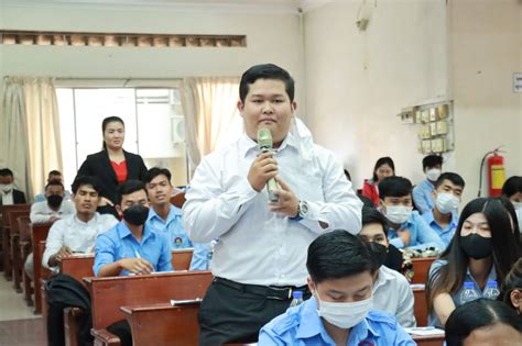 ឯកឧត្តម ព្រុំ សុខា រដ្ឋមន្ត្រីក្រសួង មុខងារ សាធារណៈ