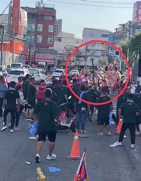 更新警方回應廟會大亂鬥 轎班和後送人員因誤拿對方涼水爆肢體衝突