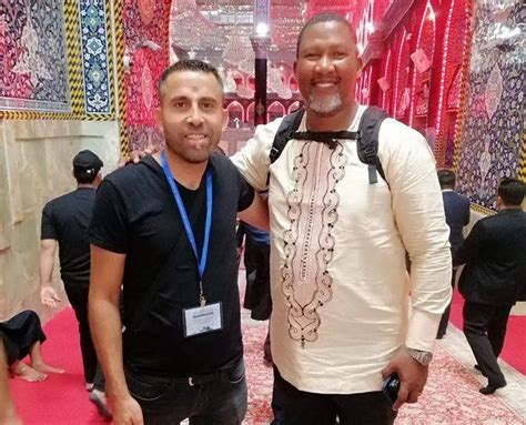 نوه نلسون ماندلا در پیاده‌روی اربعین و کربلای معلی عکس