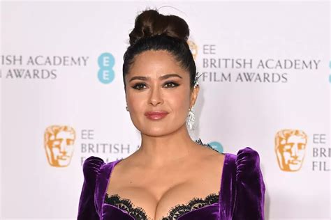 ¡guapísima Salma Hayek Celebra Sus 56 Con Bikini Ultra Sexy