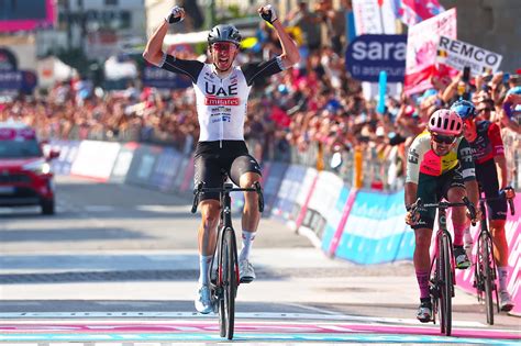 Giro 2023 Brandon Mcnulty Simpose Après Un Final De Folie Sur La 15e étape Totalvelo