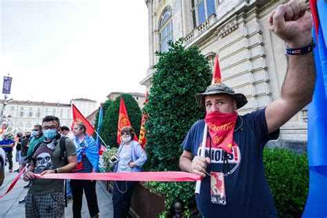 Il Ritorno Delle Tute Blu In Piazza Castello La Repubblica
