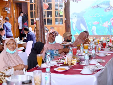 FOTO Diajak Makan Siang Oleh Presiden Jokowi Masyarakat Senang Banget