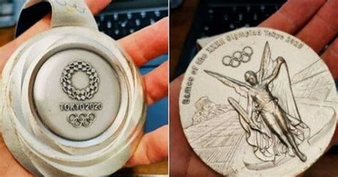 [뉴스딱] 코팅 벗겨지고 변색…쓰레기 된 도쿄올림픽 은메달