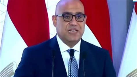 وزير الاسكان العاصمة الادارية تستوعب الزيادة السكانية في القاهرة الكبري