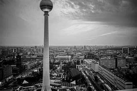 무료 이미지 수평선 검정색과 흰색 화이트 지평선 사진술 건물 시티 마천루 도시의 벽 도시 풍경 도심 유럽 성 경계표 어둠 검은 단색화 탑