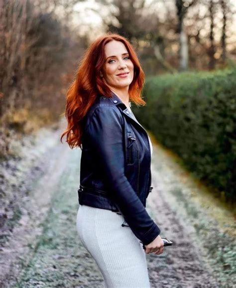 Simone Simons En 2024 Simone Simons Chica De Metal Simone Simons Epica