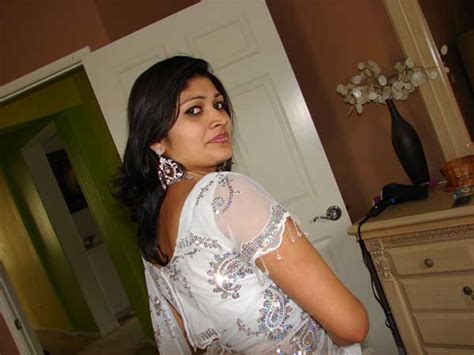 Banglore Desi Aunty Backshow Stills Mallu Surf
